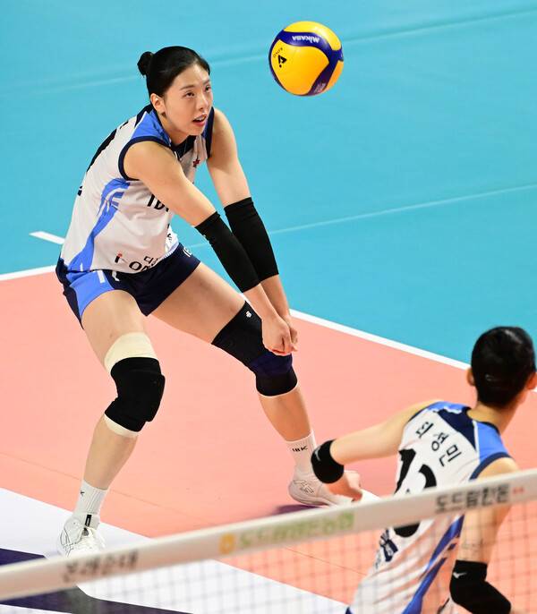 [st&현장] '빅토리아 날았다' IBK 기업은행, 5경기 만에 승전고…GS칼텍스는 11연패 수렁