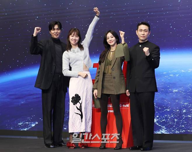500억 대작 ‘별들에게 물어봐 이민호x공효진의 우주 로맨스 기대 부응할까 종합