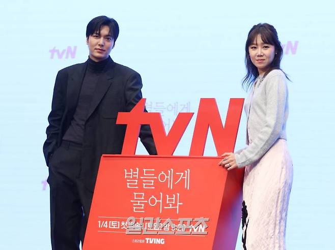 500억 대작 ‘별들에게 물어봐 이민호x공효진의 우주 로맨스 기대 부응할까 종합