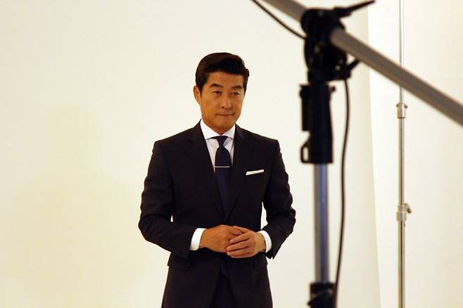 당연히 유부남인 줄 알았는데 혼자 살고 있는 탑배우 스포엔 뉴세이