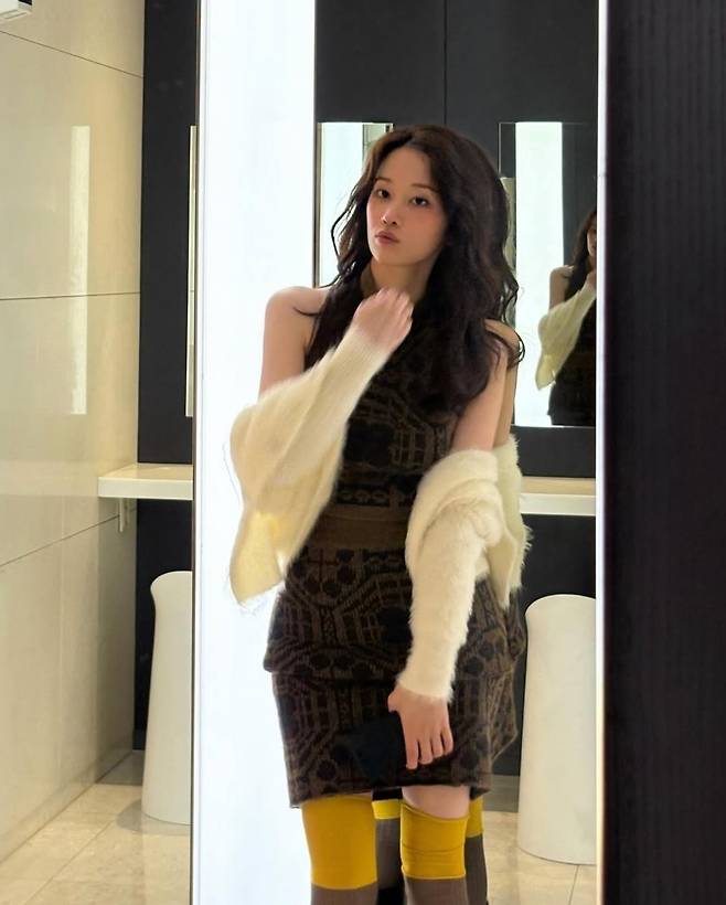 전종서 원조 황금골반 S라인 그녀 고혹적인 딱붙핏 민소매 원피스룩 뷰티는 내운명