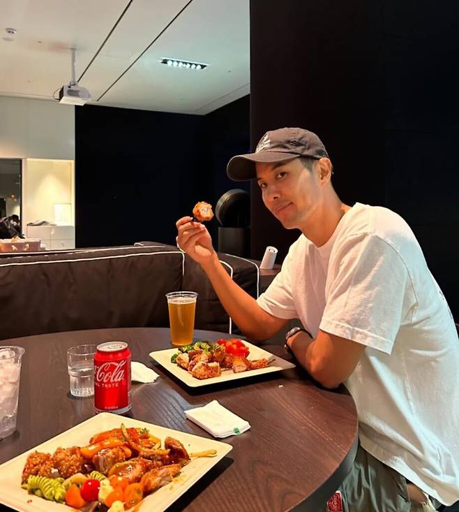 ‘나혼산 출연자 12살 연하 여배우와 열애♥ 셀럽스케치