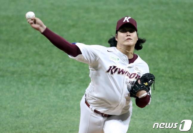 홀드왕 가고 구원왕 왔다 Kia 삼성 Lg 전력 보강에 위기감 느꼈나조상우 영입→통합 2연패 향한 승부수 던졌다