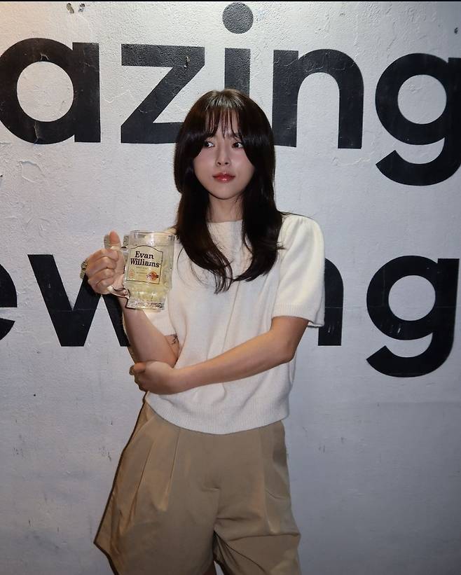 응답하라 1994 민도희 니트와 쇼츠로 완성한 소탈한 세련미 롱부츠 포인트까지 스타와 라이프