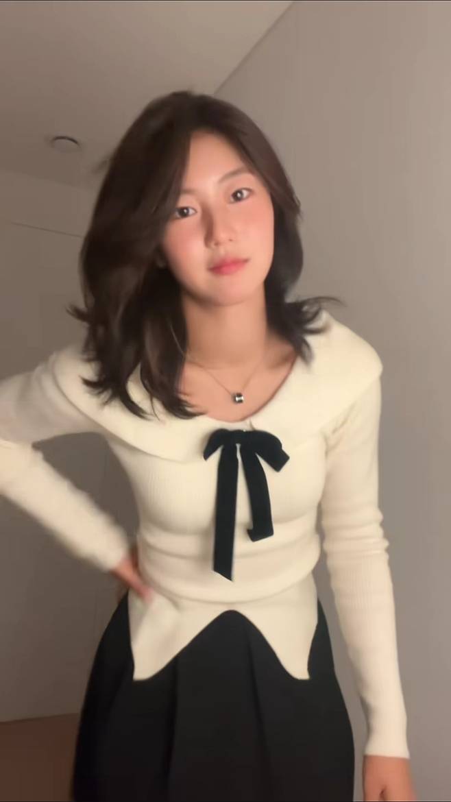 송종국 딸 송지아 김지원 닮은 인형 미모 사랑스러운 요정미 미니스커트룩 뷰티는 내운명