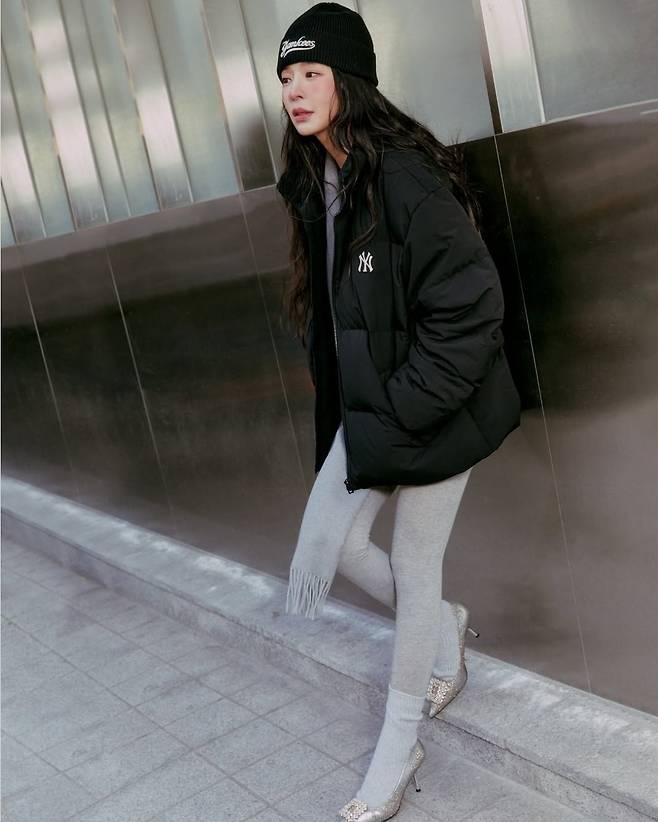 장재인 11kg 감량 예쁘긴 한데 너무 과감 레깅스에 킬힐 초슬림 보디 패딩룩 뷰티는 내운명