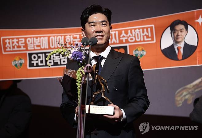 K리그 올해의 감독 윤정환 2부 강등 인천 사령탑으로