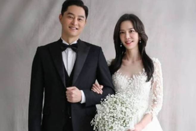 13살 연하 변호사와 결혼·임신 사실 동시에 깜짝 발표한 톱 연예인 뉴스에이드