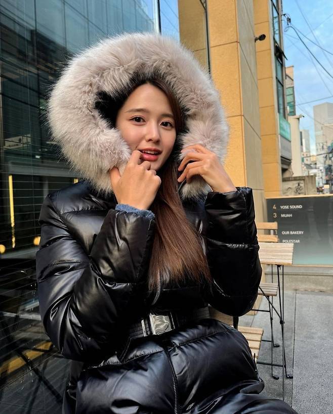 예비 새댁 남보라 포근함이 가득한 겨울 필승룩 롱패딩과 데님 팬츠의 조화 스타와 라이프