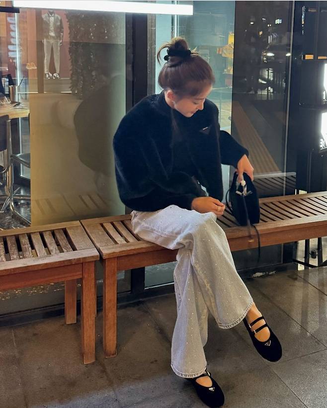 이시영 한파도 멋으로 이긴다 크롭시스루 블랙 퍼 코트룩 스타와 라이프