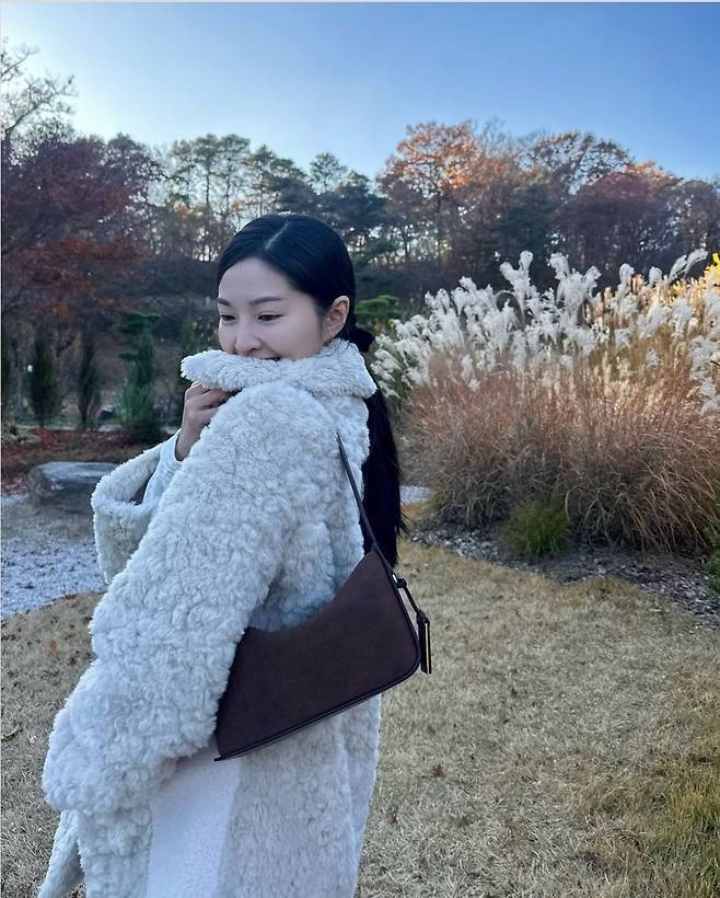 전진 아내 류이서 최애템 테디베어 코트 찰떡 소화 부츠 스타일링의 정석 스타와 라이프