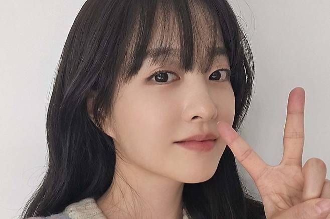 촬영 스태프 전원에 직접 산 크리스마스 선물 100개 돌린 여배우 스타일에이드