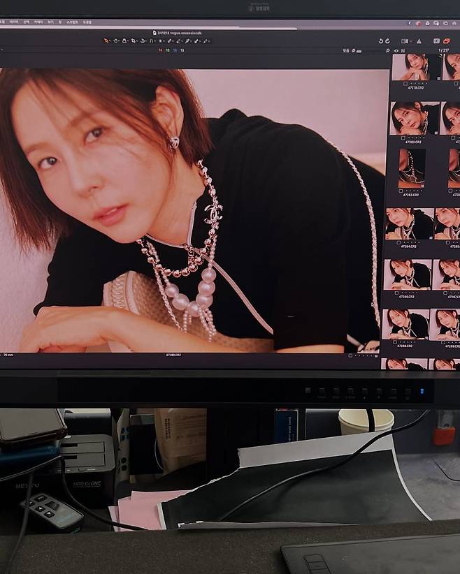 올해도 1억 기부 김나영 근황 속 샤넬백팩 화보 뷰티패션따라와