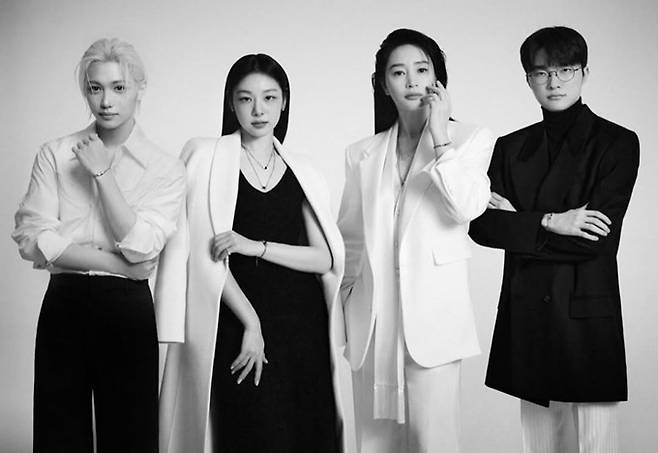 김혜수·김연아 이 조합 미美쳤다 마음도 스타일도 퀸 블랙and화이트 슈트 핏 패션엔