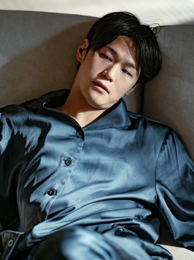비 맞으며 팻말들고 1위 시위 중인 톱여배우 근황 필더무비