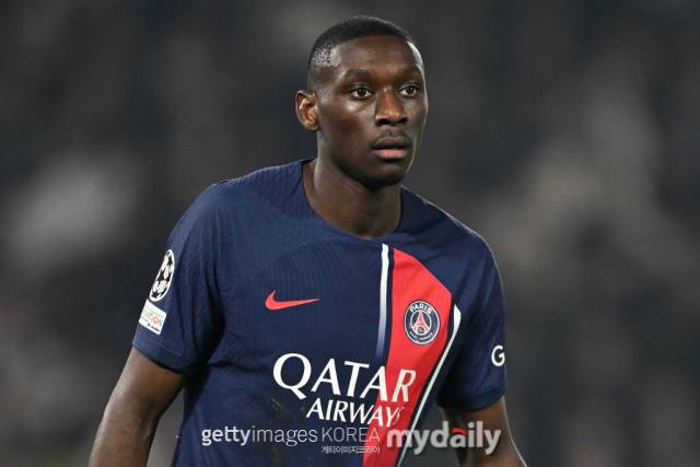 Lee에게 밀린 Psg 스트라이커 아스날 이적설 등장 사카의 부상으로 영입 기회 얻을 것