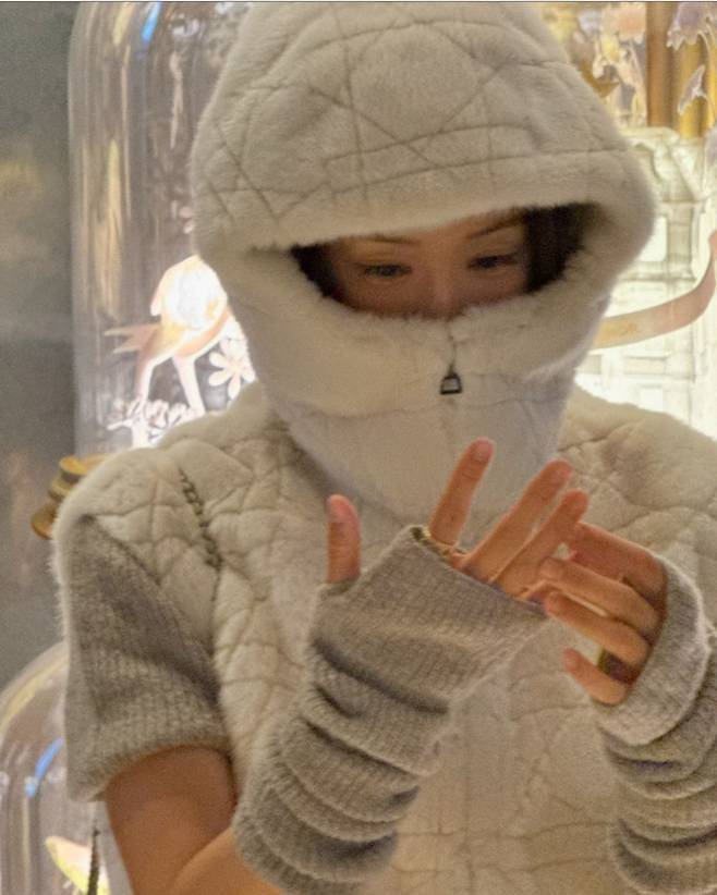 이시영 샤넬 러버다운 오늘의 선택 크롭 퍼 베스트로 완성한 명품룩 스타와 라이프