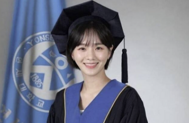 공부만 하다 연대갔는데 너무 예뻐 데뷔해 주연된 배우 어썸클