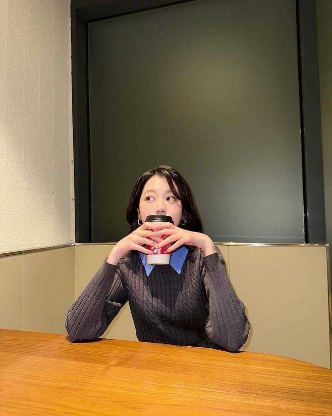 장원영 친언니 장다아 먼저 태어난 미모 유전자 9등신 비율로 완성한 미니스커트룩 스타와 라이프