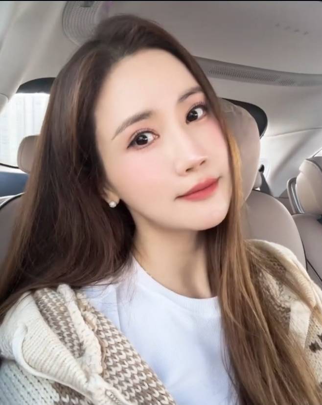 방송 4시간에 100억얼마나 예쁘길래 중국이 열광하는 여배우미니스커트룩 뷰티는 내운명