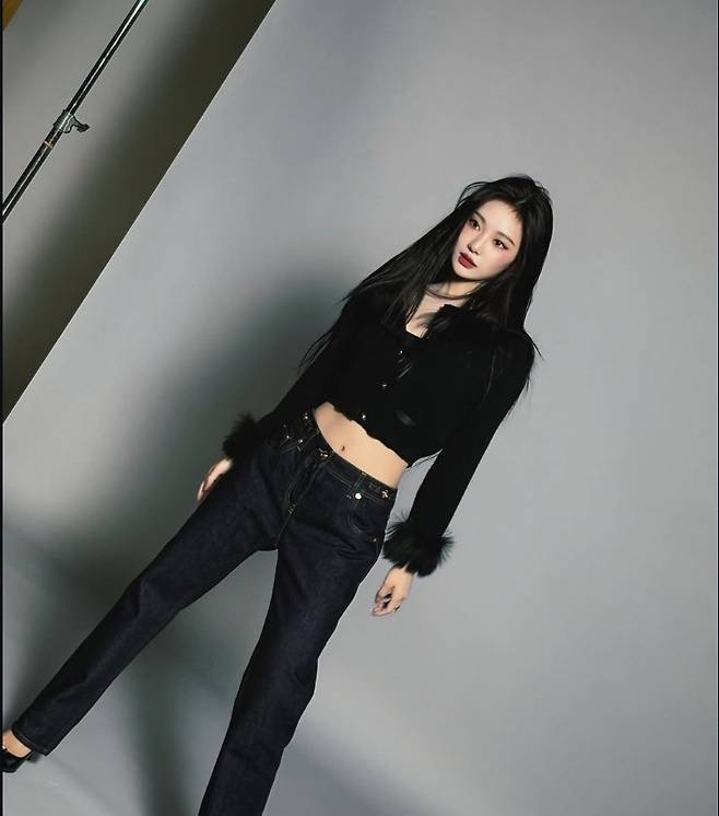 청바지입고 어떻게 이래밑에서 찍으니 170cm의심된다160초반이라는 여가수 뷰티는 내운명