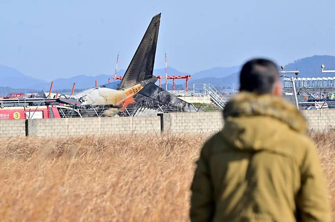 무안공항 여객기 생존 승무원, 병원 도착 뒤 “어떻게 된 일인가요”