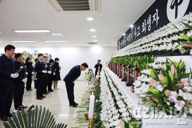 영정사진도 없는 합동분향소 참담13명 희생된 화순 분향소에 추모행렬 이어져