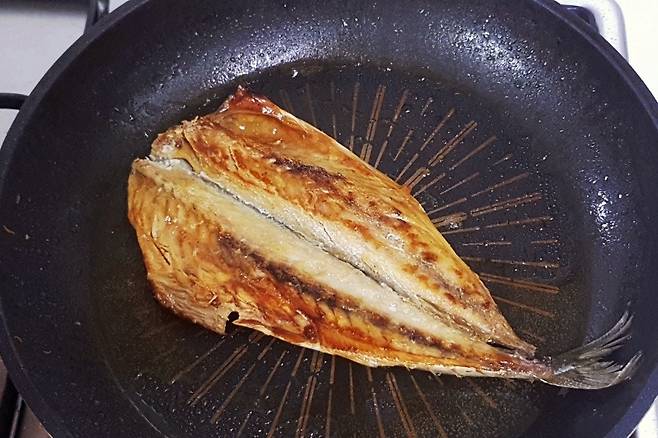 냉동생선 해동하지 마세요 7분이면 생선 전문점처럼 맛있게 구울 수 있어요~ 쏙쏙팁