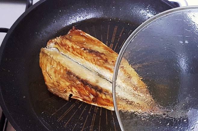 냉동생선 해동하지 마세요 7분이면 생선 전문점처럼 맛있게 구울 수 있어요~ 쏙쏙팁