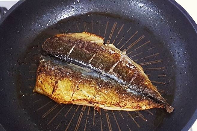 냉동생선 해동하지 마세요 7분이면 생선 전문점처럼 맛있게 구울 수 있어요~ 쏙쏙팁