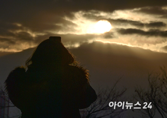 포토 구름 사이로 뜨는 새해 첫 해
