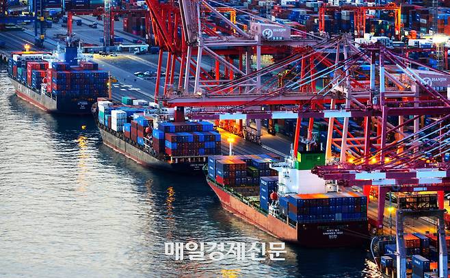 나라 흔들리는 와중에 그나마작년 수출 6838억달러 역대 최대