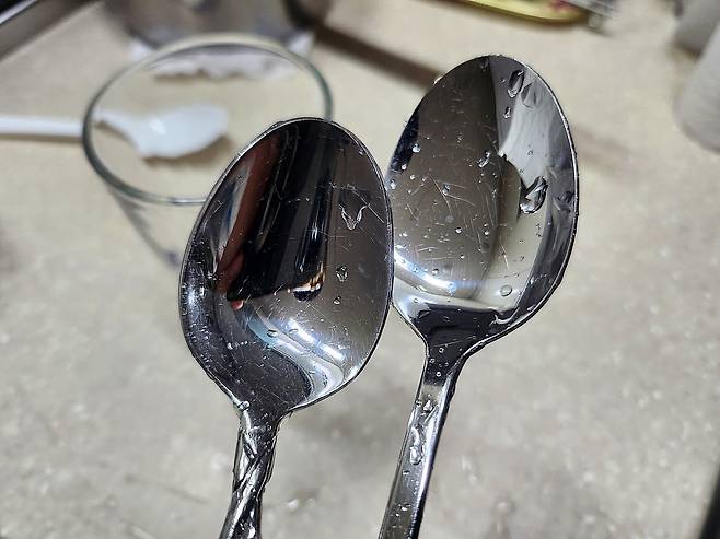 새로 산 수저 이 작업 안 하면 무용지물 연마제 제거하는 법 율브레인
