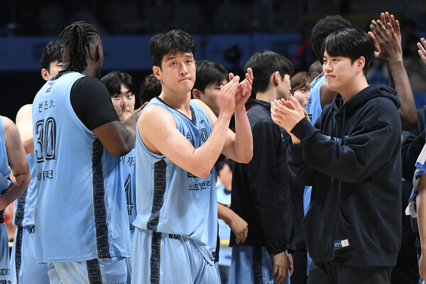 에이스 6강 경쟁 시작 선언 시련 견딘 감동 소노 봄을 외치다 초점