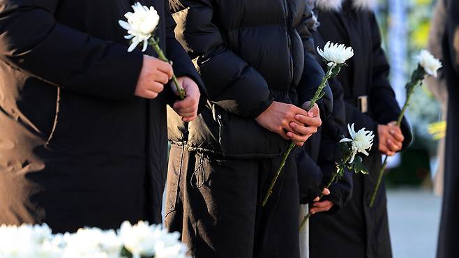 제주항공 여객기 참사 희생자 오늘 첫 발인