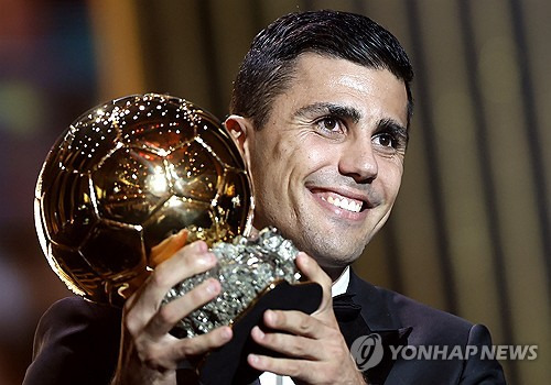 로드리 호날두 충격 저격cr7 발롱도르 결과 이상해→로드리 넌 네가 수상할 때만 가만히 있지 직격탄