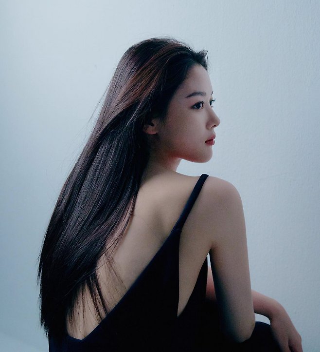 국민 여동생김유정살 확 빠져 성숙해졌네뒤태 여리여리 백리스룩 어썸클