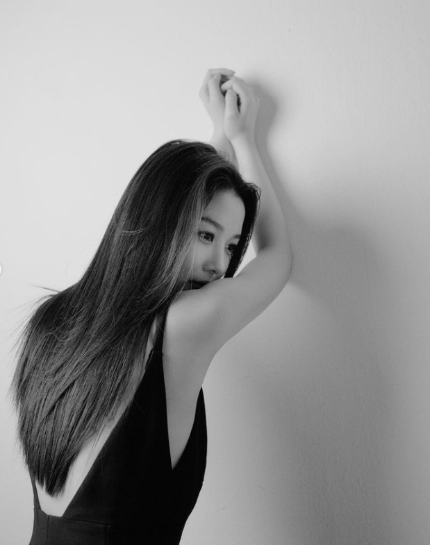 국민 여동생김유정살 확 빠져 성숙해졌네뒤태 여리여리 백리스룩 어썸클