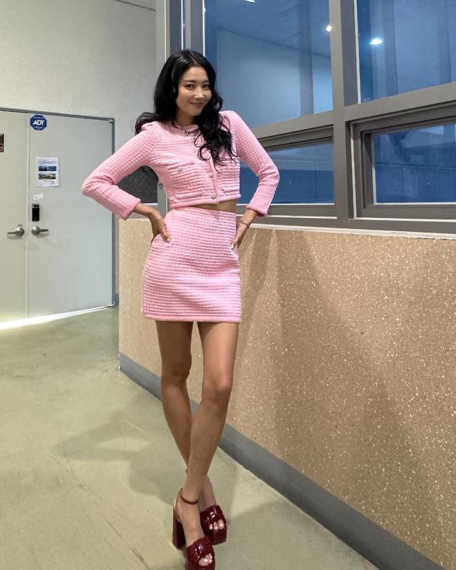 오윤아 44살 맞아 핑크 투피스 셋업으로 러블리 뿜뿜 해피라이프