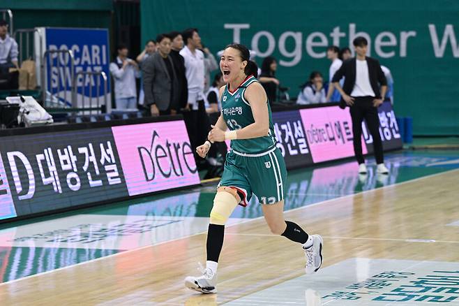 그때는 약간 뽀록이었는데···” 11년 전 버저비터 소환 또 한번 신한은행 울린 김정은