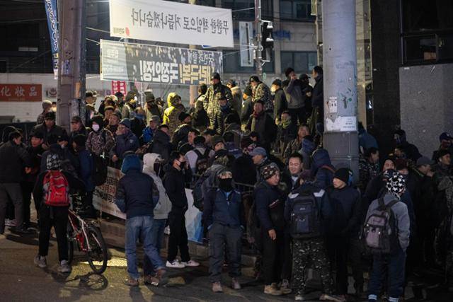 이한호의 시공탐방 조선족조차 10명 미만 본토 중국인만 수백 명 모인 인력시장