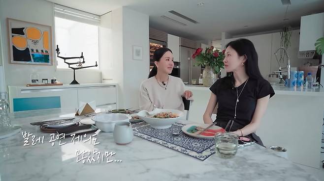 [종합]엄정화, 170cm·47kg 윤혜진 마른 몸 걱정 "너 뼈밖에 없어"('엄정화TV')