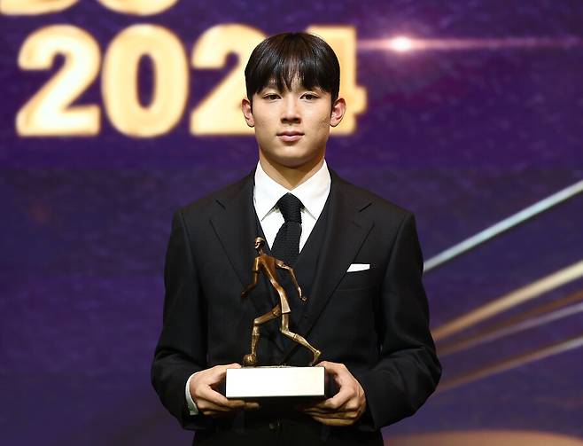 고등학생 기를 죽이네 양민혁 향한 포스테코글루 쓸데없는 발언pl보다 수준 떨어지는 곳에서 와 적응할 시간 필요