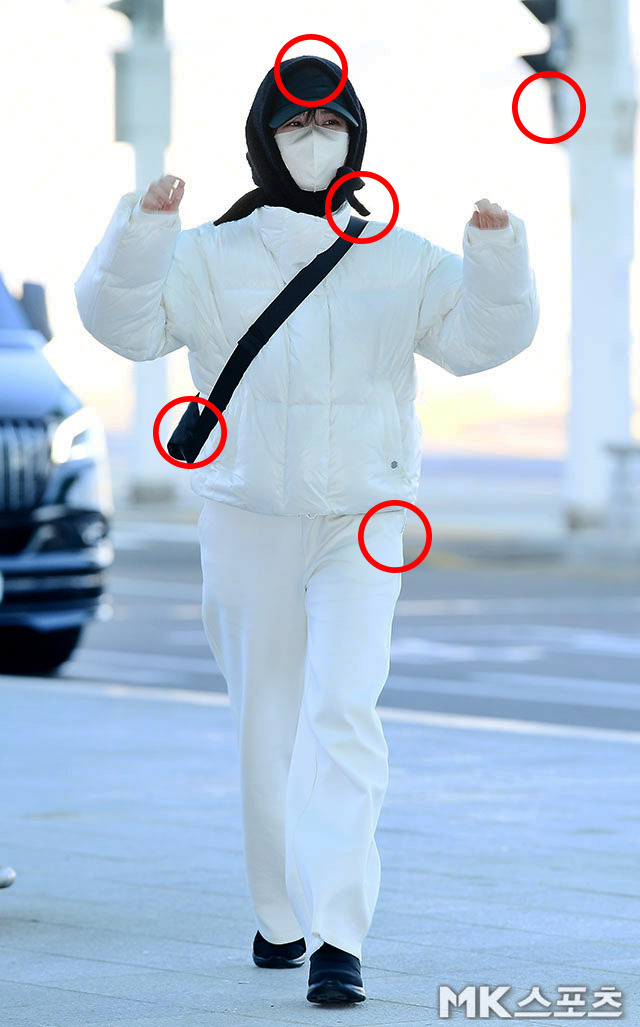 박은빈 ‘공항에 나타난 귀여운 북극곰 화사한 올화이트 패션 틀린그림찾기