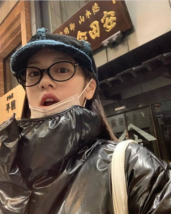 정소민 일본에서도 엄친딸 인증 안경겨울 니트로 완성한 따뜻한 감성룩 스타와 라이프