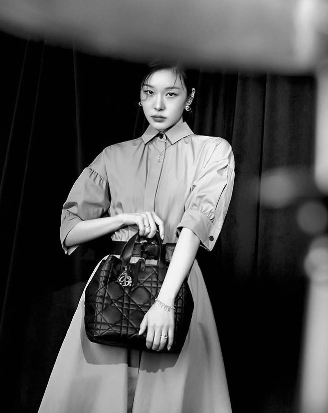 김연아 영and리치의 진수 분위기 올킬 디올백만 들어도 우아 럭셔리 외출룩 패션엔