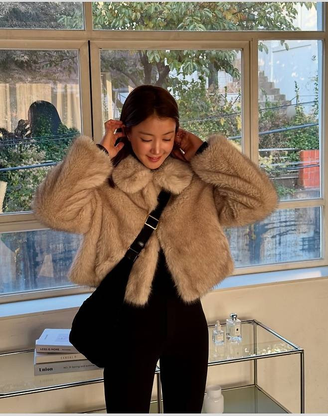 이시영 7억 학비의 품격 퍼 재킷으로 완성한 귀족 학부모룩 스타와 라이프
