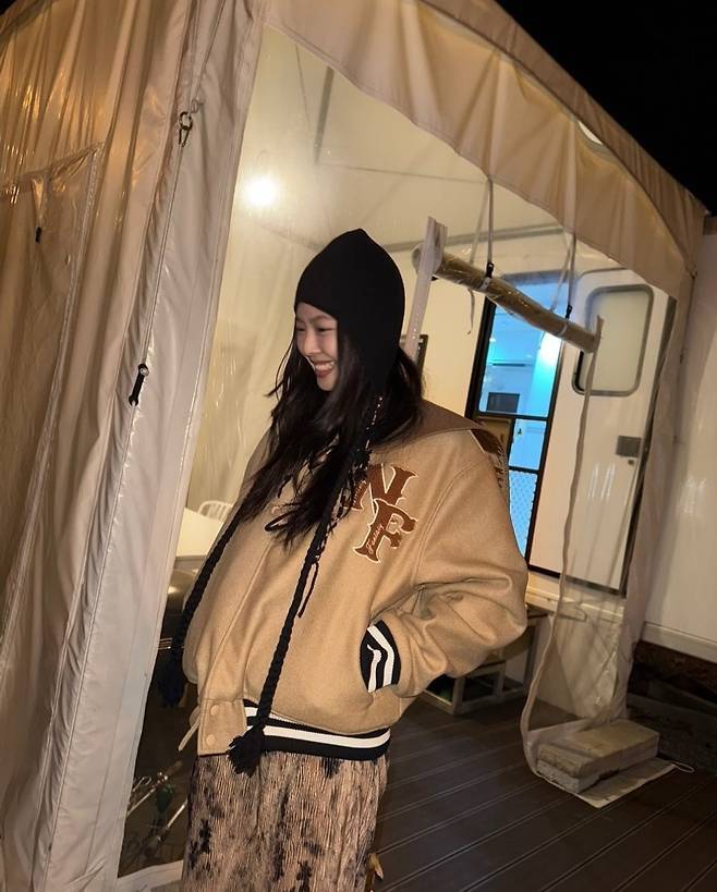 제니 김장조끼도 명품처럼 변신 할머니 꽃무늬 조끼로 겨울 캠핑룩 완성 스타와 라이프