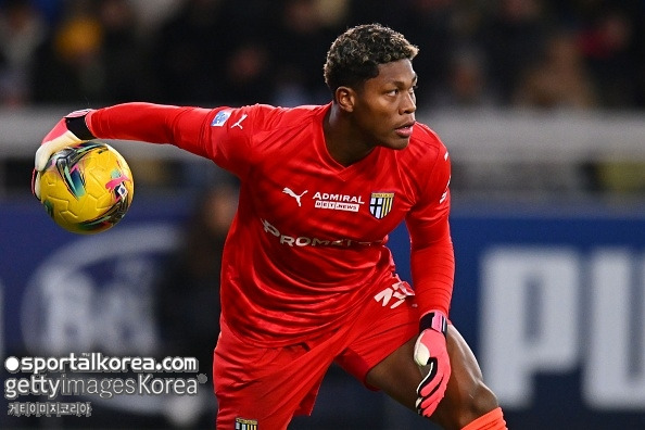 日 주전 Gk 인기 폭발 계속되는 맹활약→노이어 후계자 이어 맨유서도 관심오나나와 경쟁