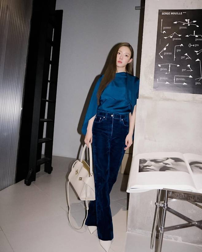 이세영 루이비통은 잠시 잊어라 청록 벨벳 팬츠룩으로 페라가모 매력 발산 스타와 라이프